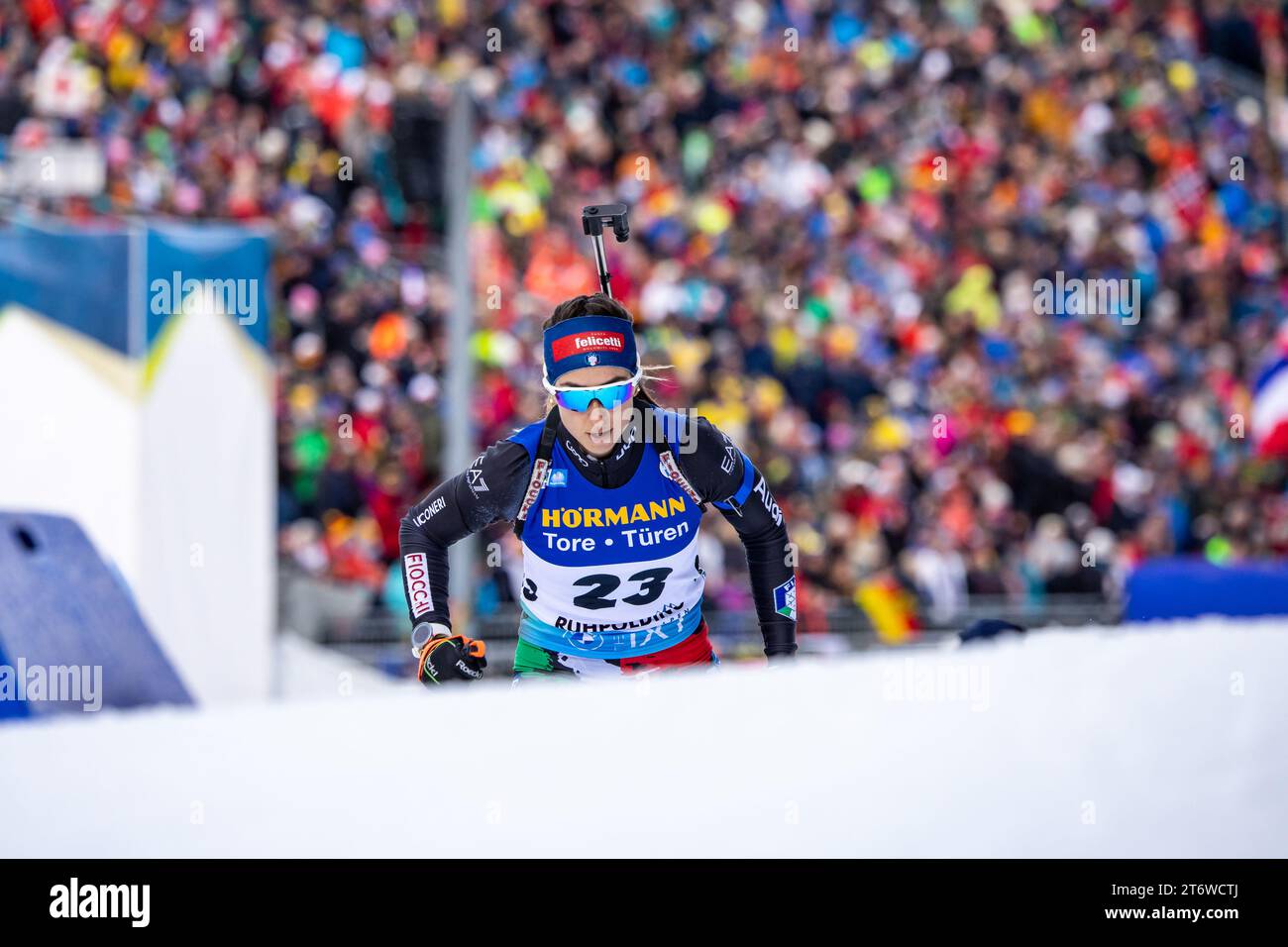 12 janvier 2023, Bavière, Ruhpolding : Lisa Vittozzi (Italie) dans le ...