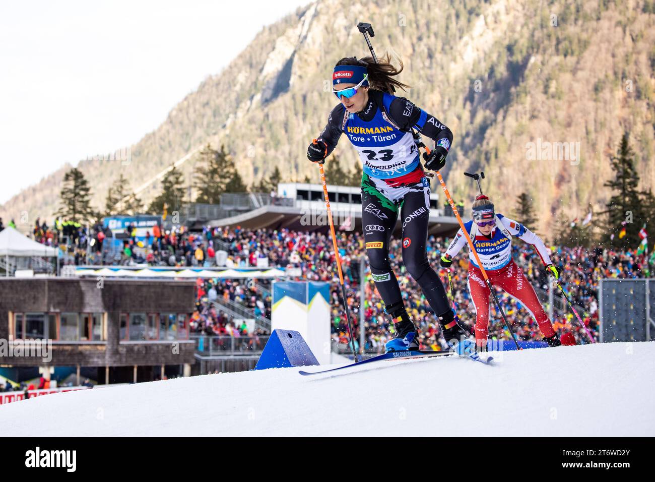 12 janvier 2023, Bavière, Ruhpolding : Lisa Vittozzi (Italie) dans le ...