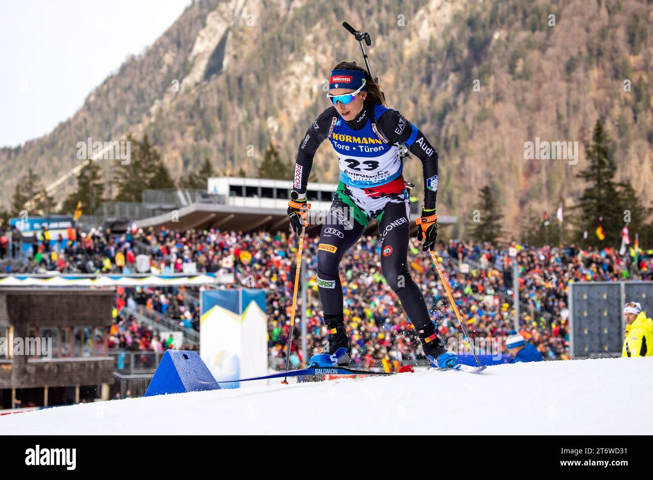 12 janvier 2023, Bavière, Ruhpolding : Lisa Vittozzi (Italie) dans le ...