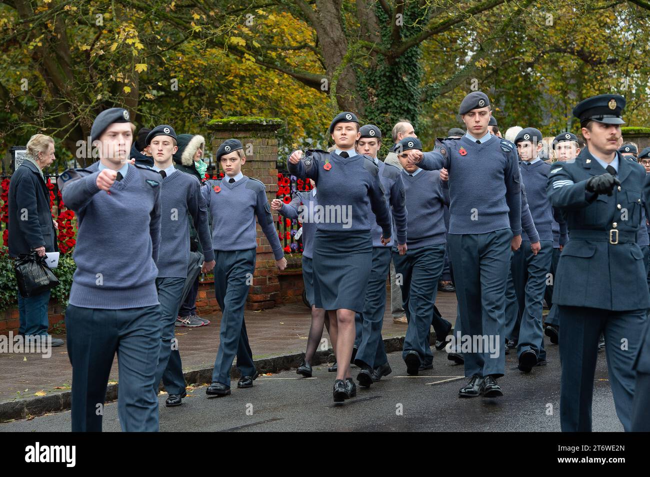 Marlow, Royaume-Uni. 12 novembre 2023. Des centaines de personnes ont ...