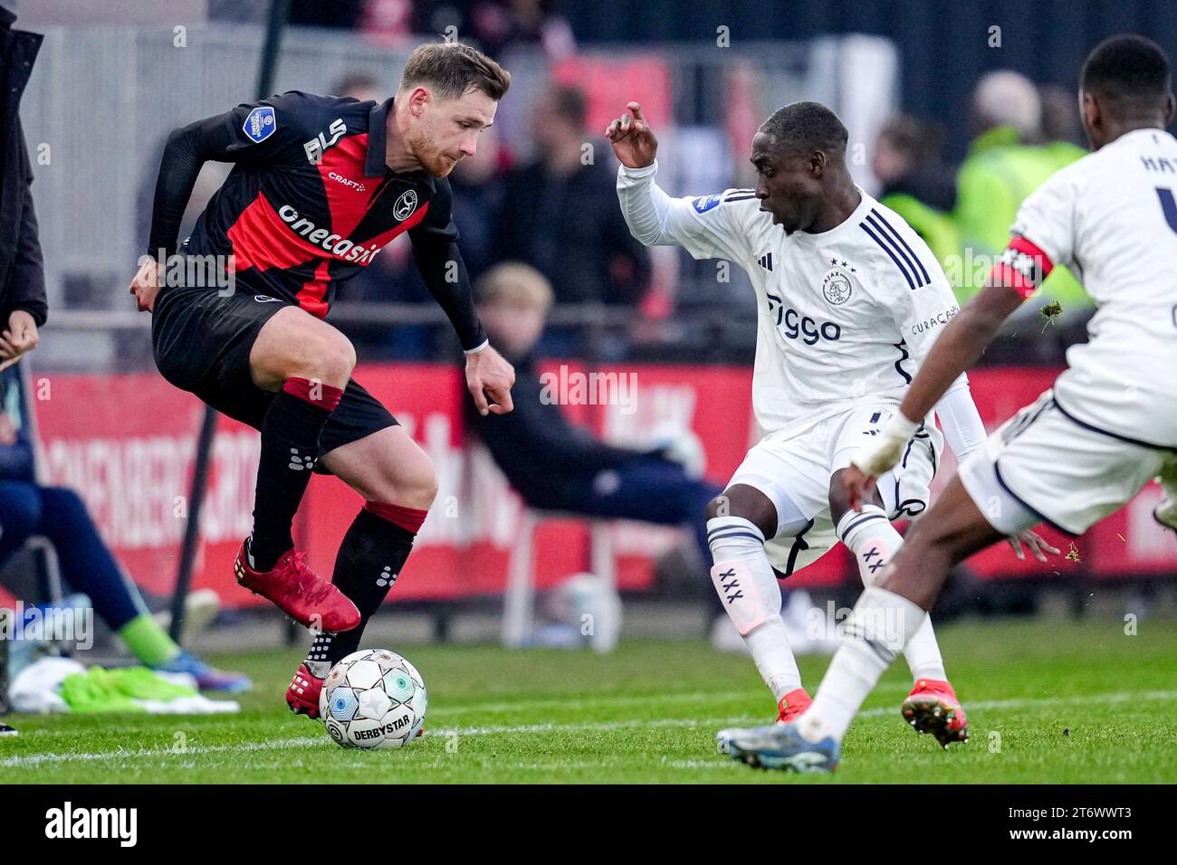 ALMERE, PAYS-BAS - 12 NOVEMBRE : Thomas robinet de l'Almere City FC ...