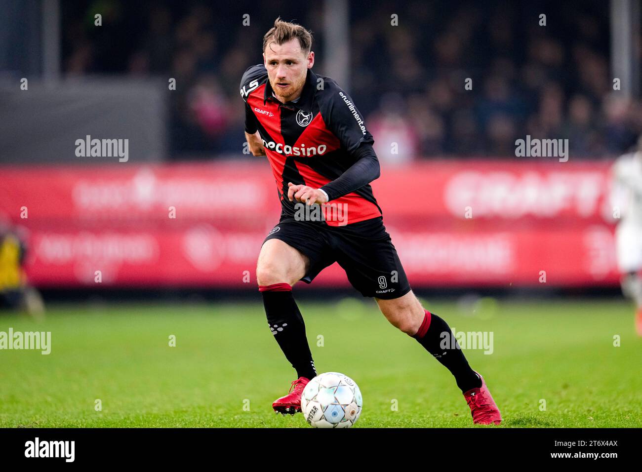 ALMERE, PAYS-BAS - 12 NOVEMBRE : Thomas robinet de l'Almere City FC ...