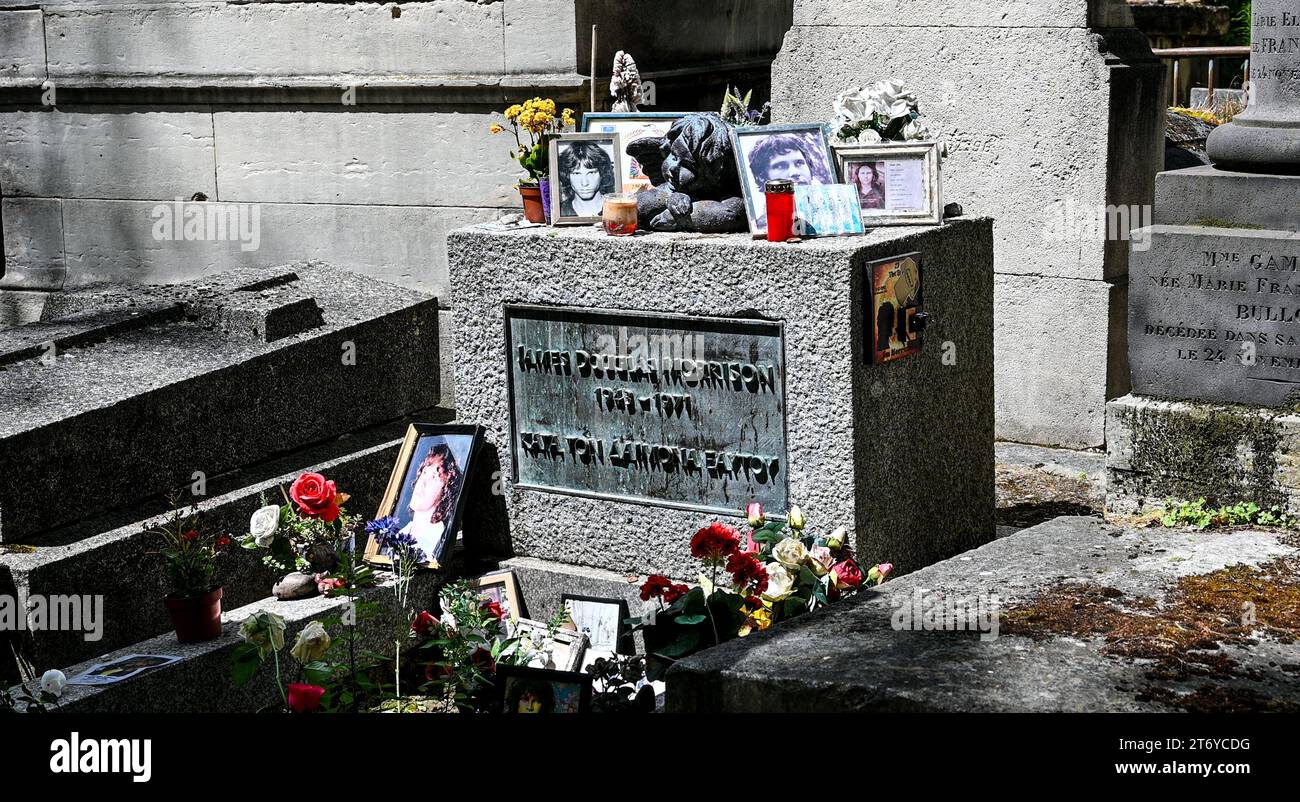 Paris, France. Juin 2022. Au pittoresque et historique cimetière du Père-Lachaise, tournage de ...