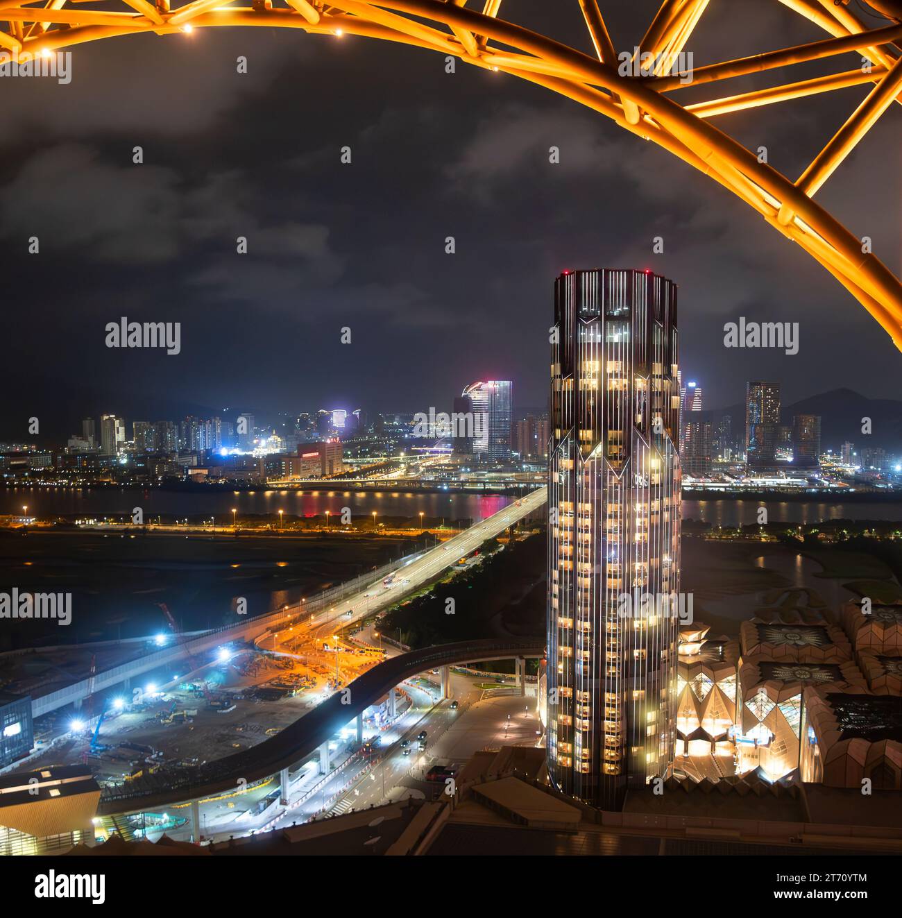 La vue depuis la nouvelle bobine d'or qui est la plus haute roue de ...