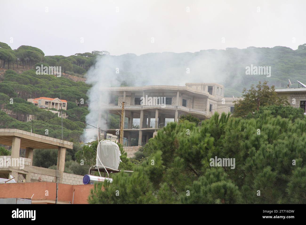 (231113) -- KFAR HAMAM, 13 novembre 2023 (Xinhua) -- un obus ...