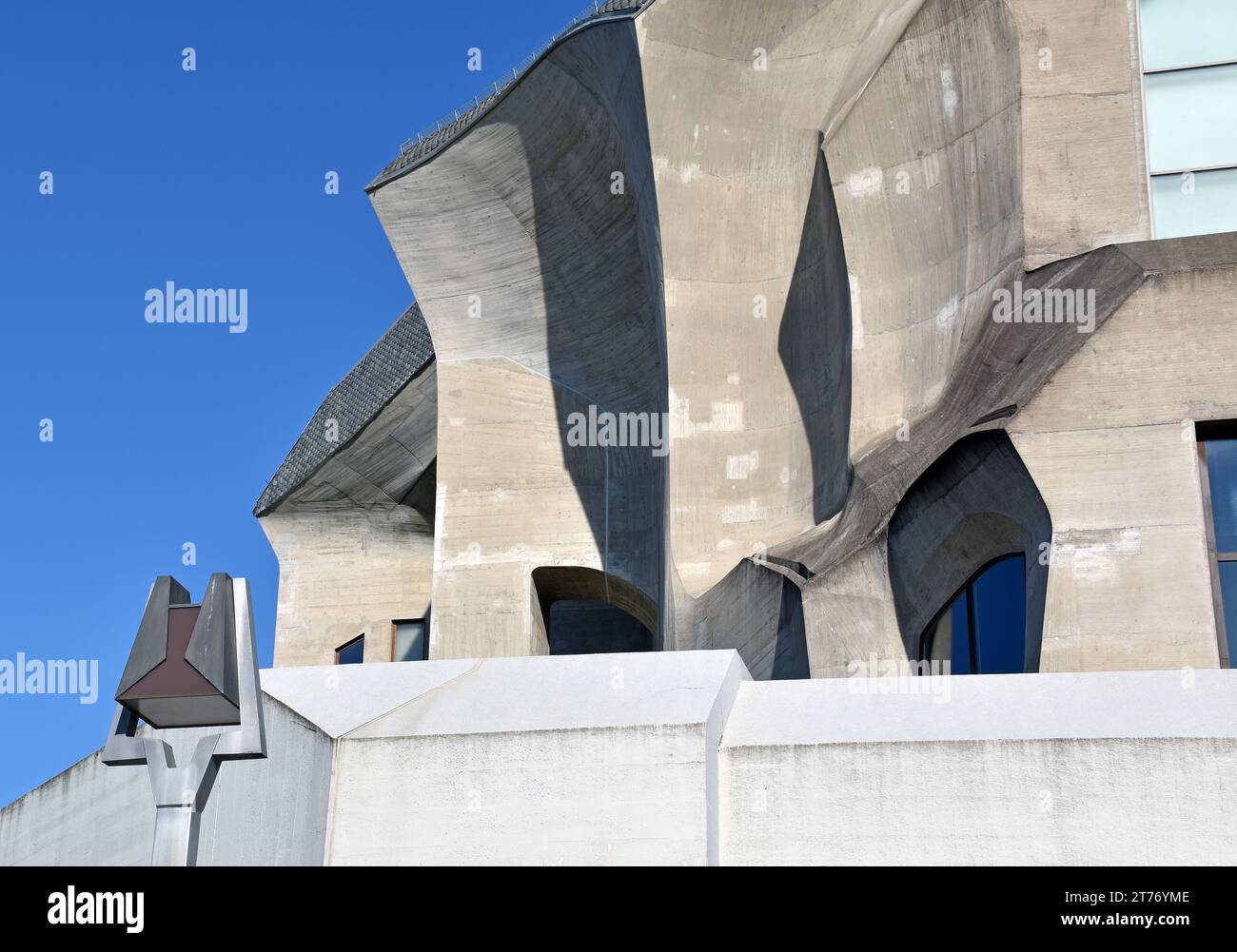 Le Goetheanum, centre mondial du mouvement anthroposophique, conçu par ...