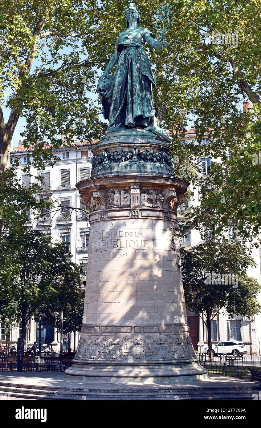 Statue en bronze de marianne Banque de photographies et d’images à ...