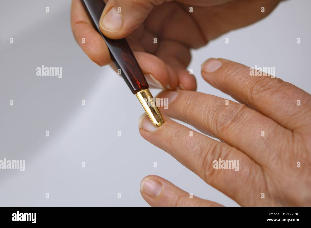 Repousseur de cuticule Banque de photographies et d’images à haute ...