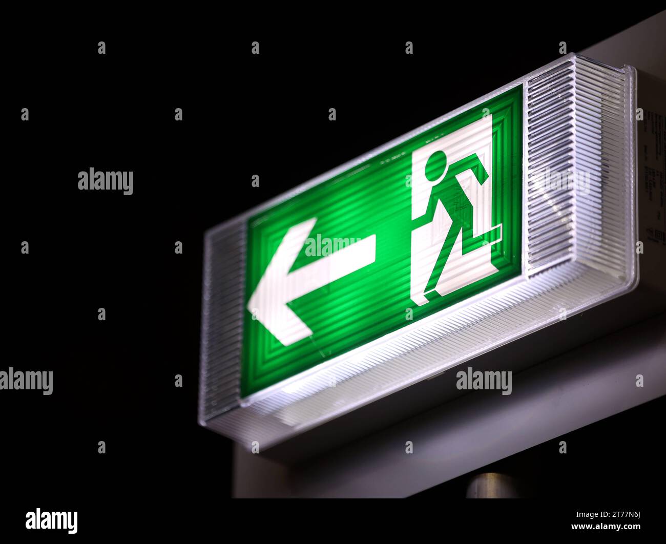 München, Deutschland 12. Novembre 2023 : hier ein beleuchtetes Hinweis ...