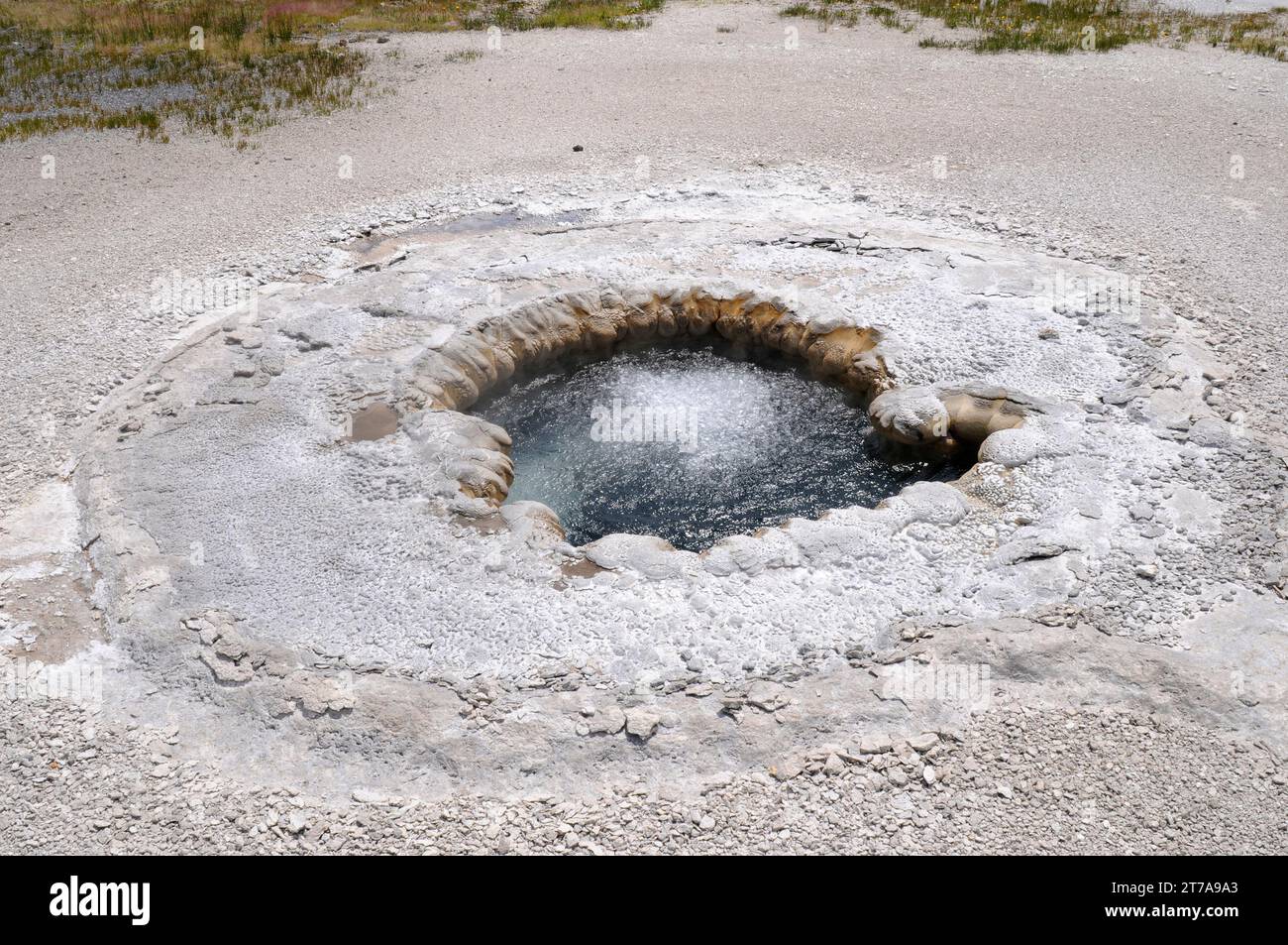 Geyserite est une variété de silice opaline que l'on trouve autour des ...
