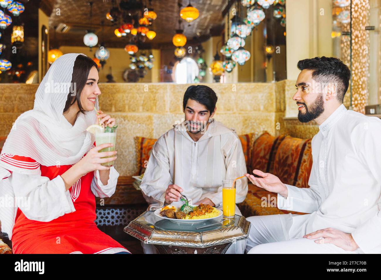 Groupe de personne arabe Banque de photographies et d’images à haute ...