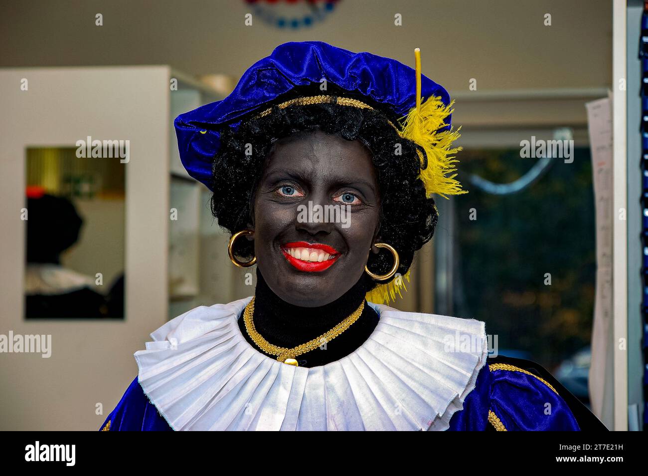 Black Piet / Zwarte Piet, portrait, est une figure hollandaise controversée, liée à Sinterklaas ...