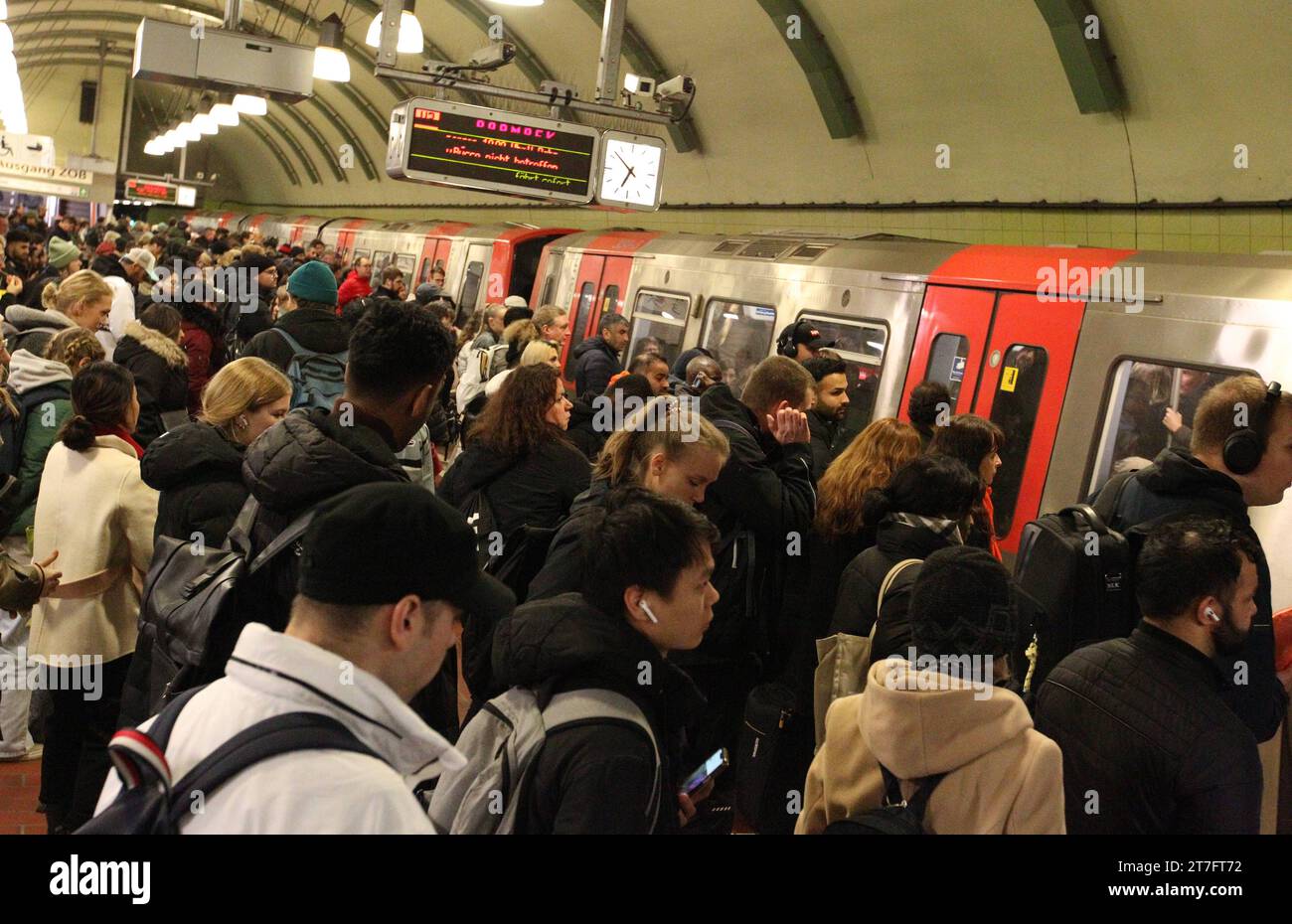 U bahnverkehr Banque de photographies et d’images à haute résolution ...