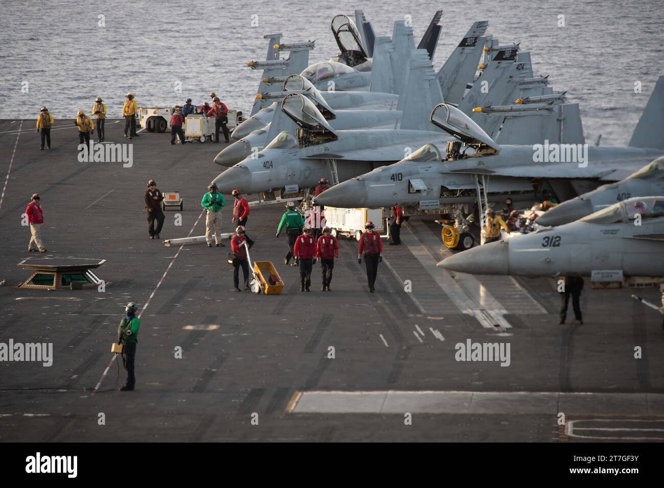 Gerald r ford carrier strike group Banque de photographies et d’images ...