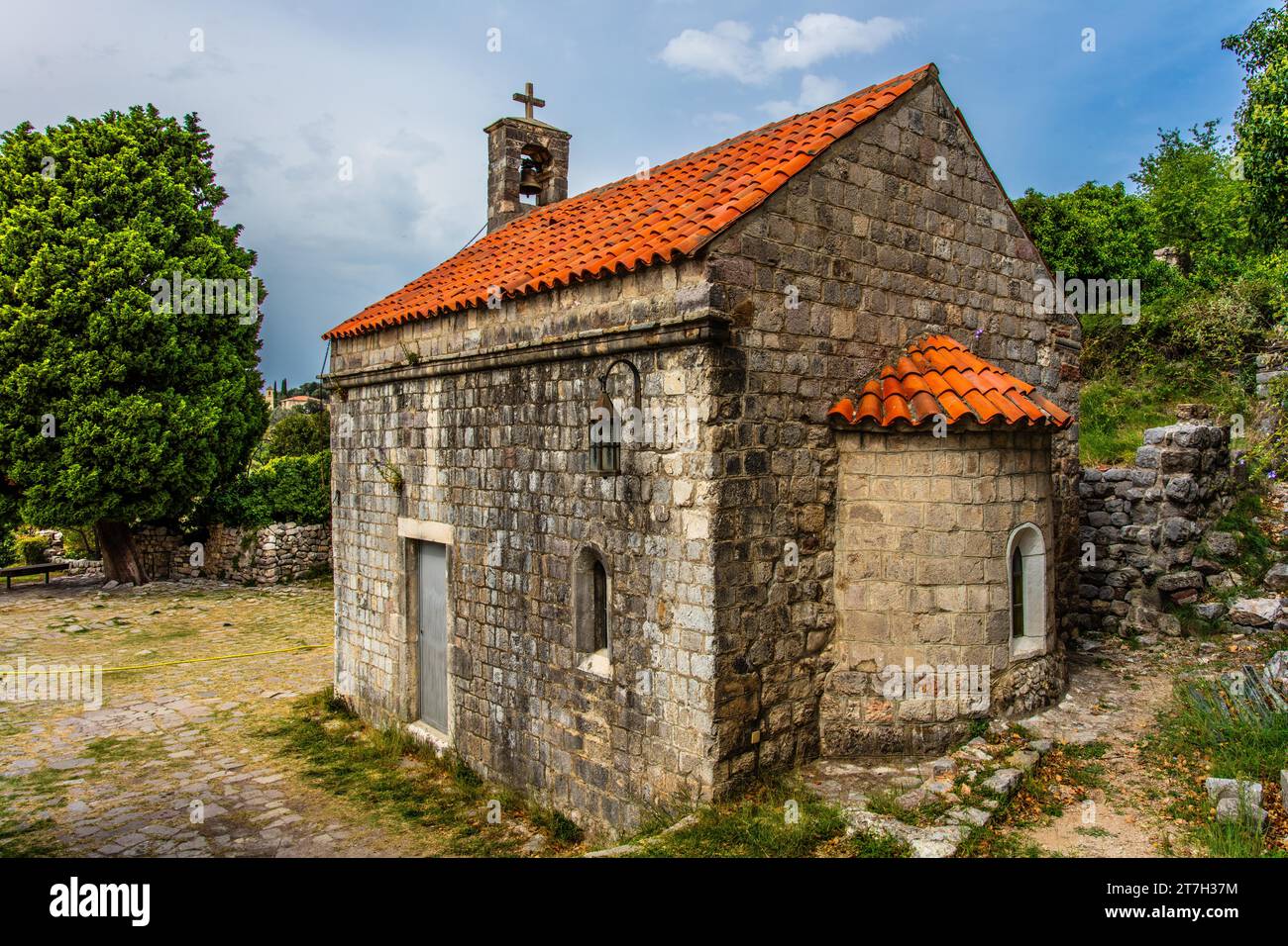 Église de St Jovan, ville en ruine de Stari Bar, à l'origine du 11e ...