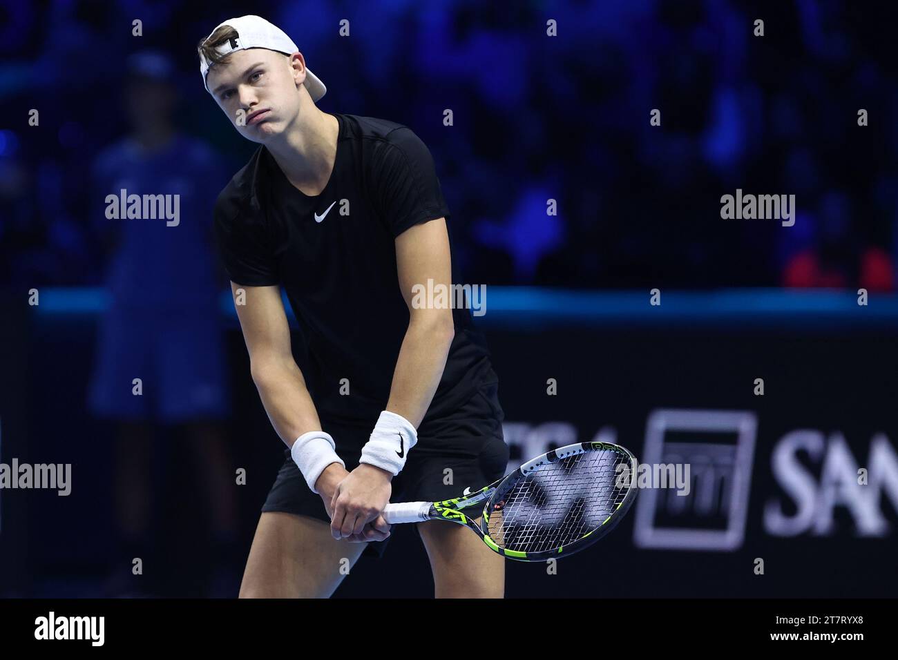 Holger Rune, du Danemark, semble déprimé lors du Round Robin simple ...