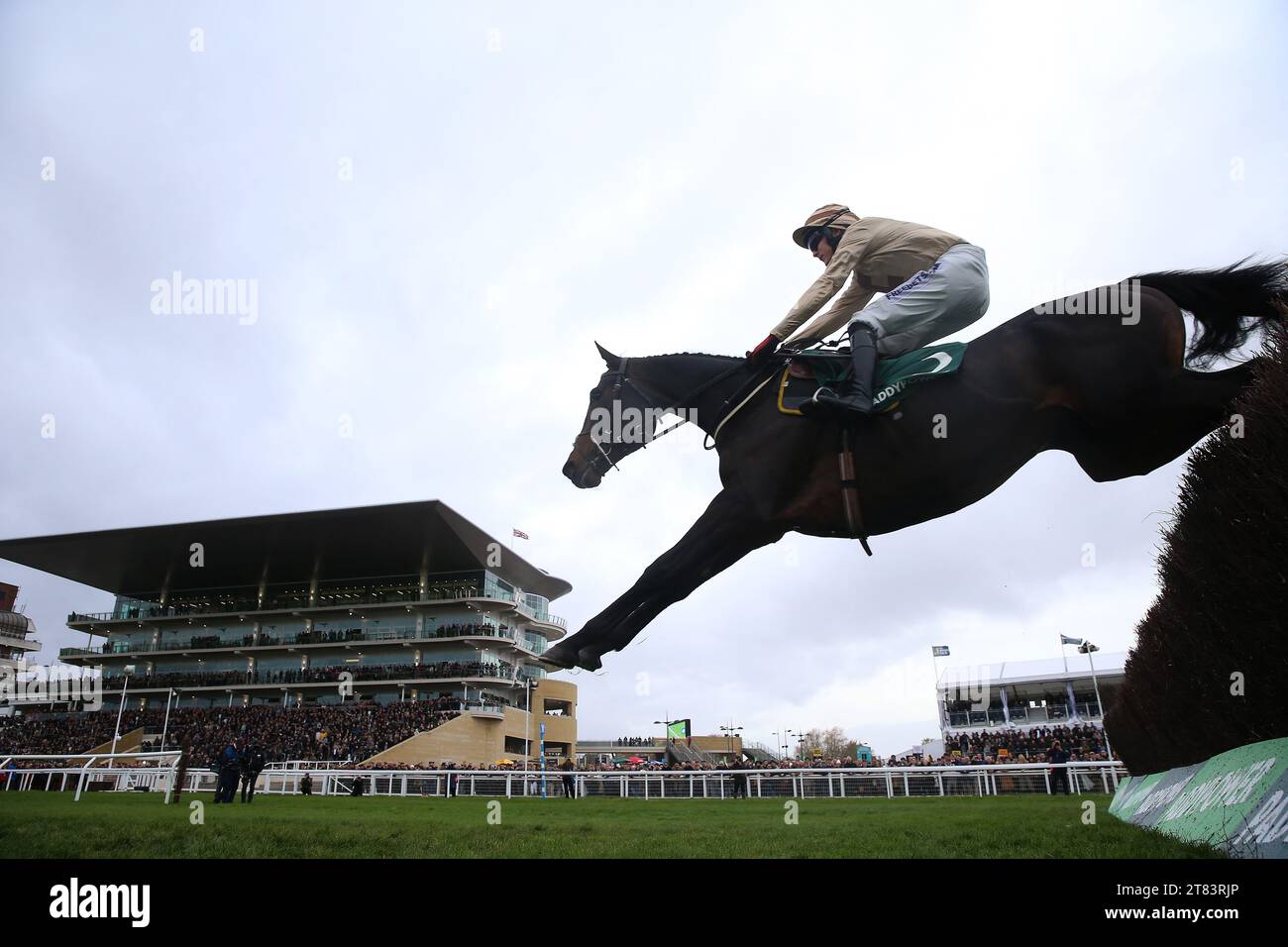 Broadway Boy est monté par Tom Bellamy au premier tour avant de ...
