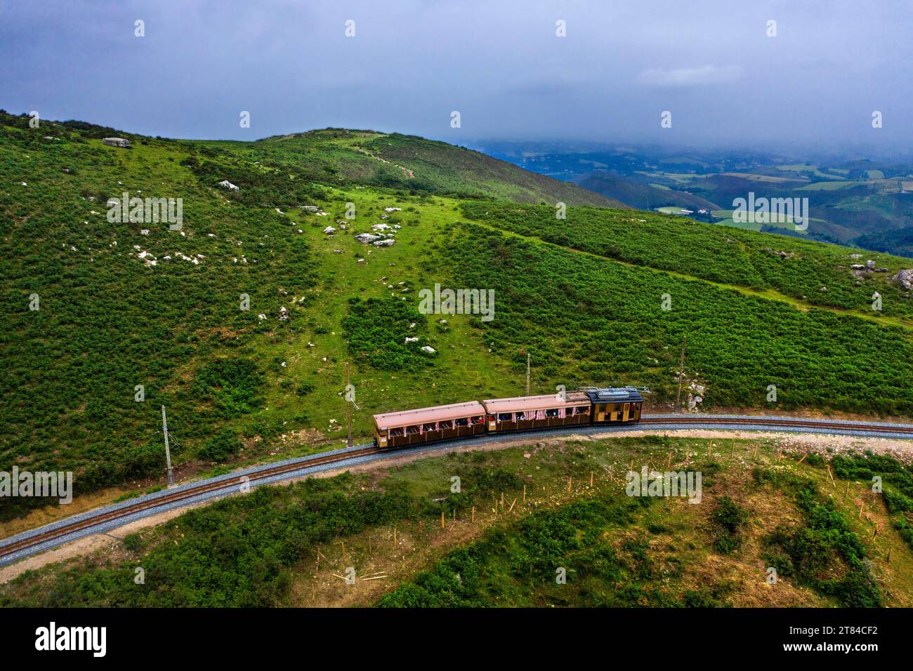Vue aérienne du petit train de la Rhune chemin de fer à crémaillère en ...
