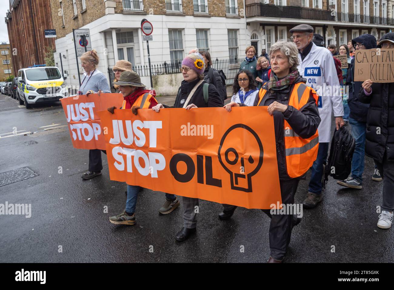 Londres, Royaume-Uni. 18 novembre 23. Une foule de partisans de Just ...