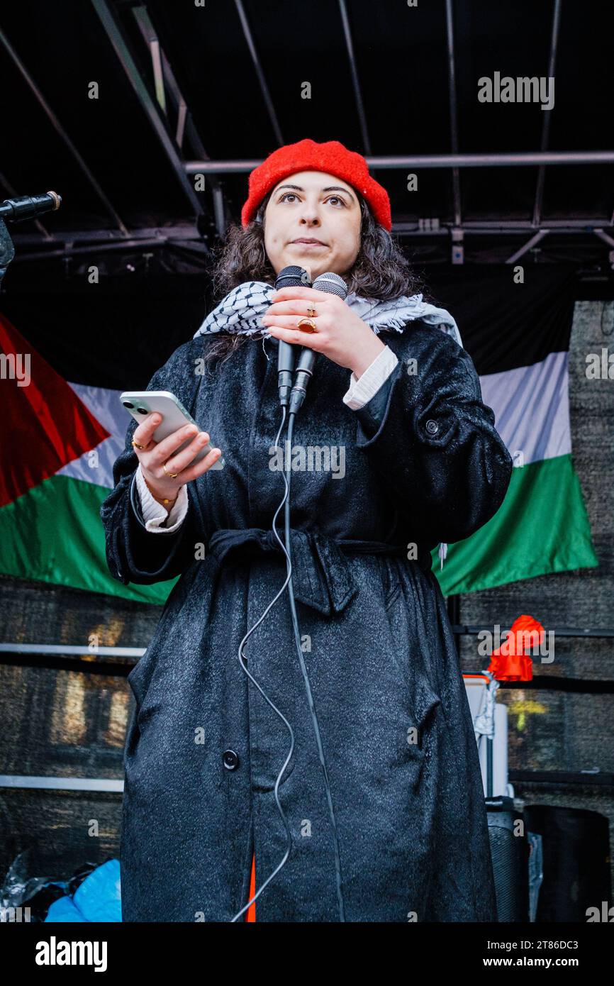 Amsterdam, pays-Bas. 18 novembre 2023. La militante Sara Rachdan s ...