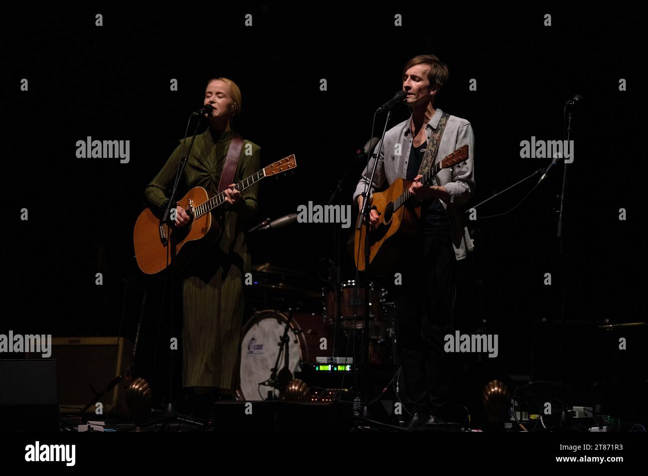 La chanteuse danoise Tina DICO et la musicienne islandaise Helgi ...