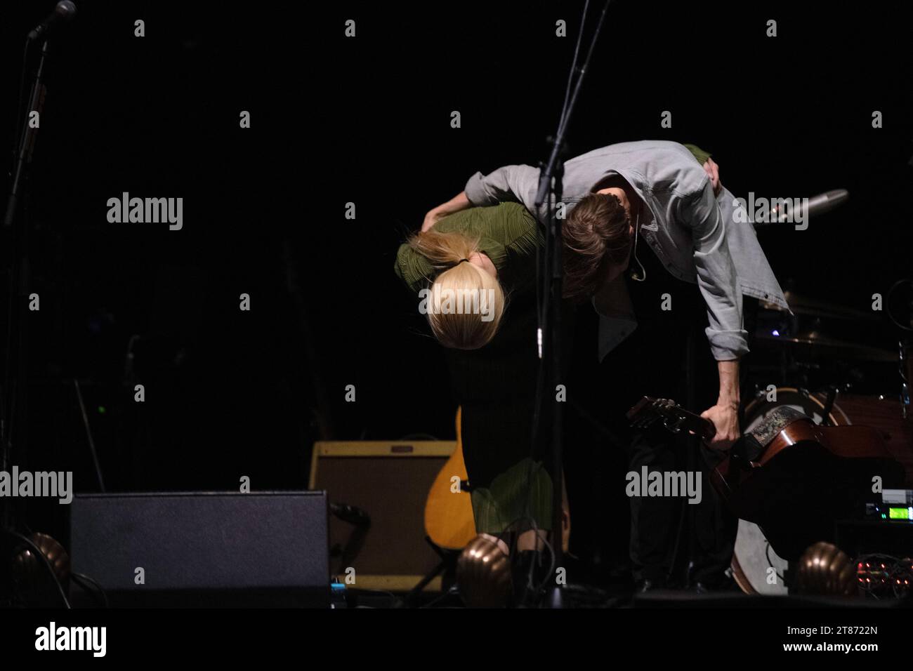 La chanteuse danoise Tina DICO et la musicienne islandaise Helgi ...