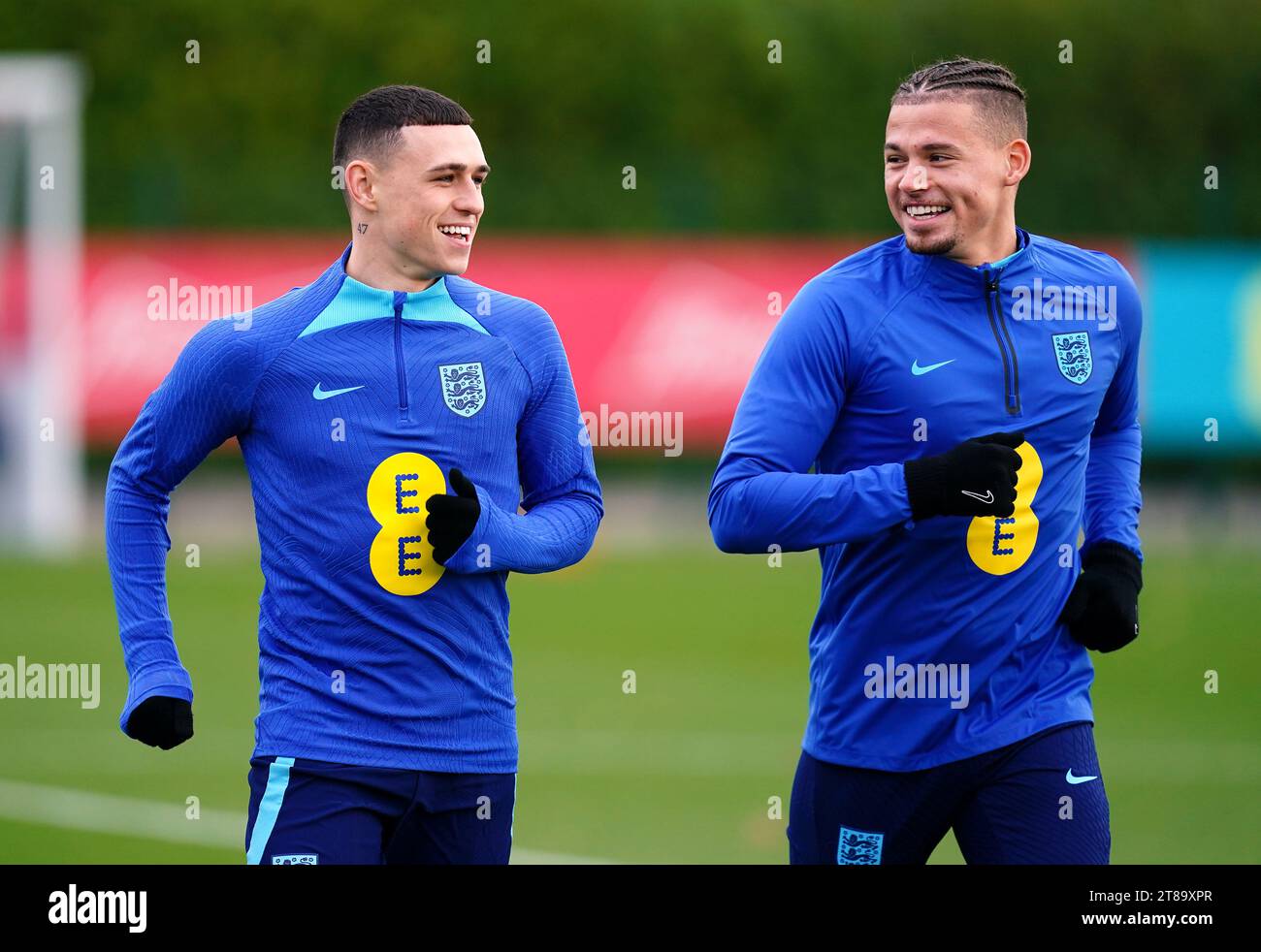 Les Anglais Phil Foden et Kalvin Phillips (à droite) lors d'une séance ...