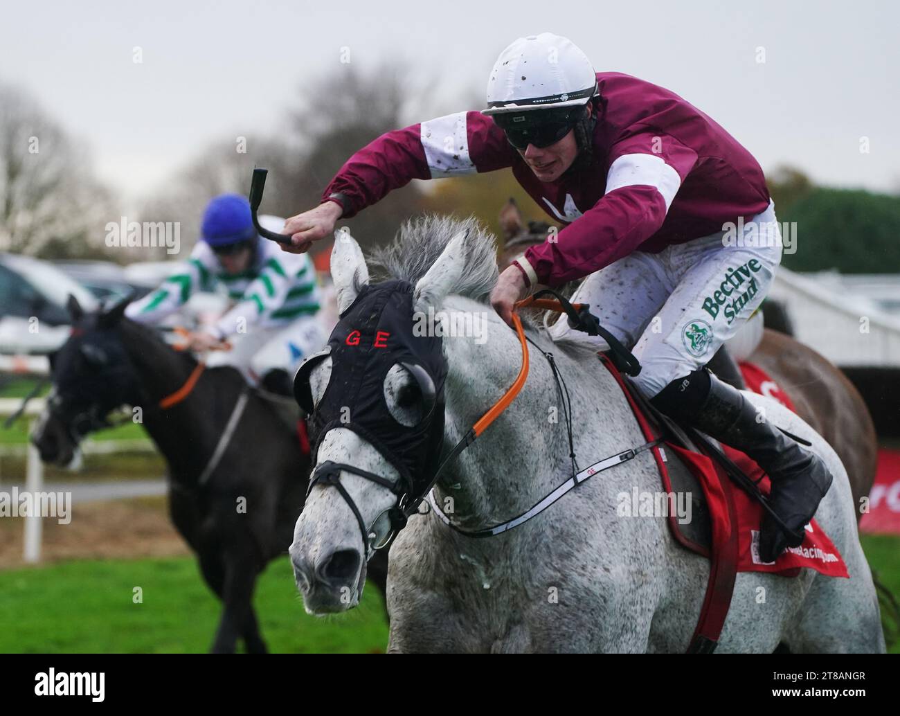 Coko Beach (à droite) monté par Danny Gilligan sur le chemin de gagner ...