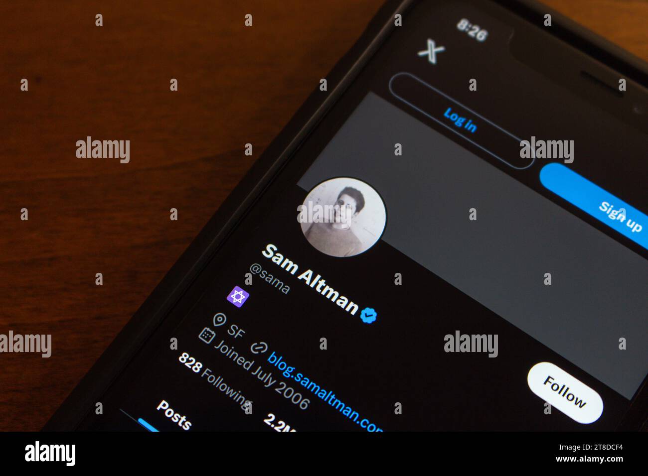 Compte X de Sam Altman vu dans l'écran de l'iPhone. Sam Altman est un ...