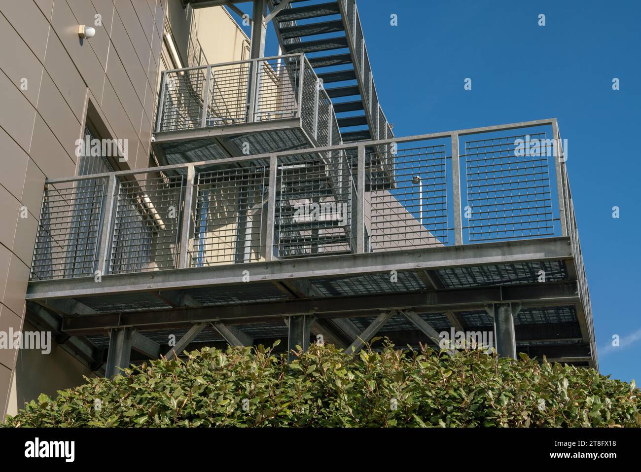 escalier d'évacuation en cas d'incendie, passage piétonnier pour sortie ...