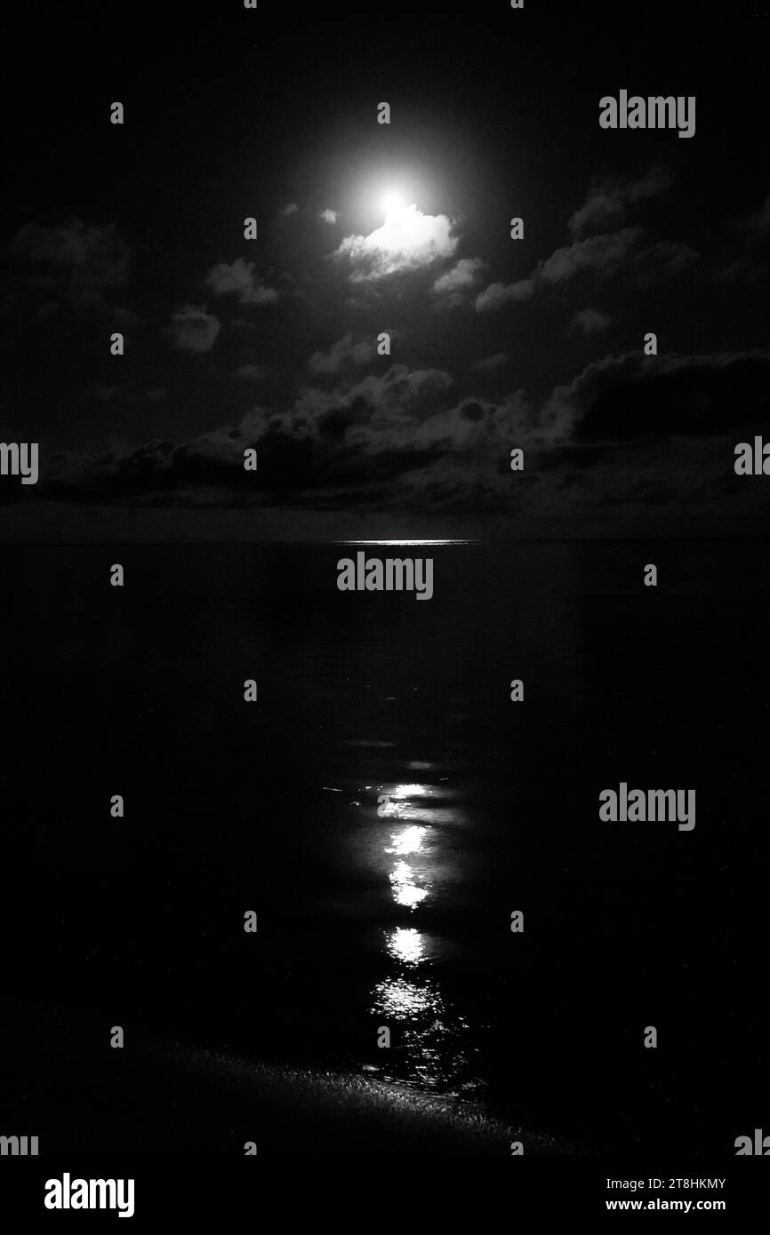 Lune noir et blanc Banque de photographies et d’images à haute résolution - Page 2 - Alamy