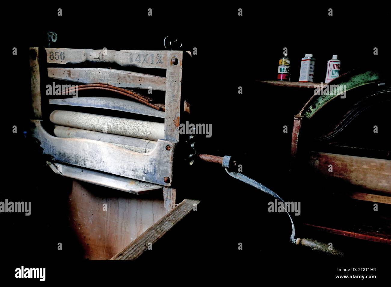 L'ancienne essoreuse, Une mangle ou essoreuse est une aide au linge ...