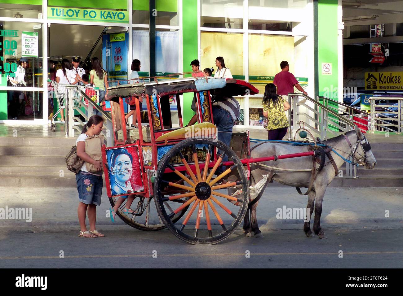 Two wheeled horse drawn carriage Banque de photographies et d’images à ...