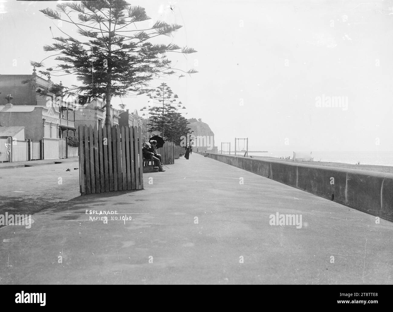 Marine rue plage Banque d'images noir et blanc - Alamy