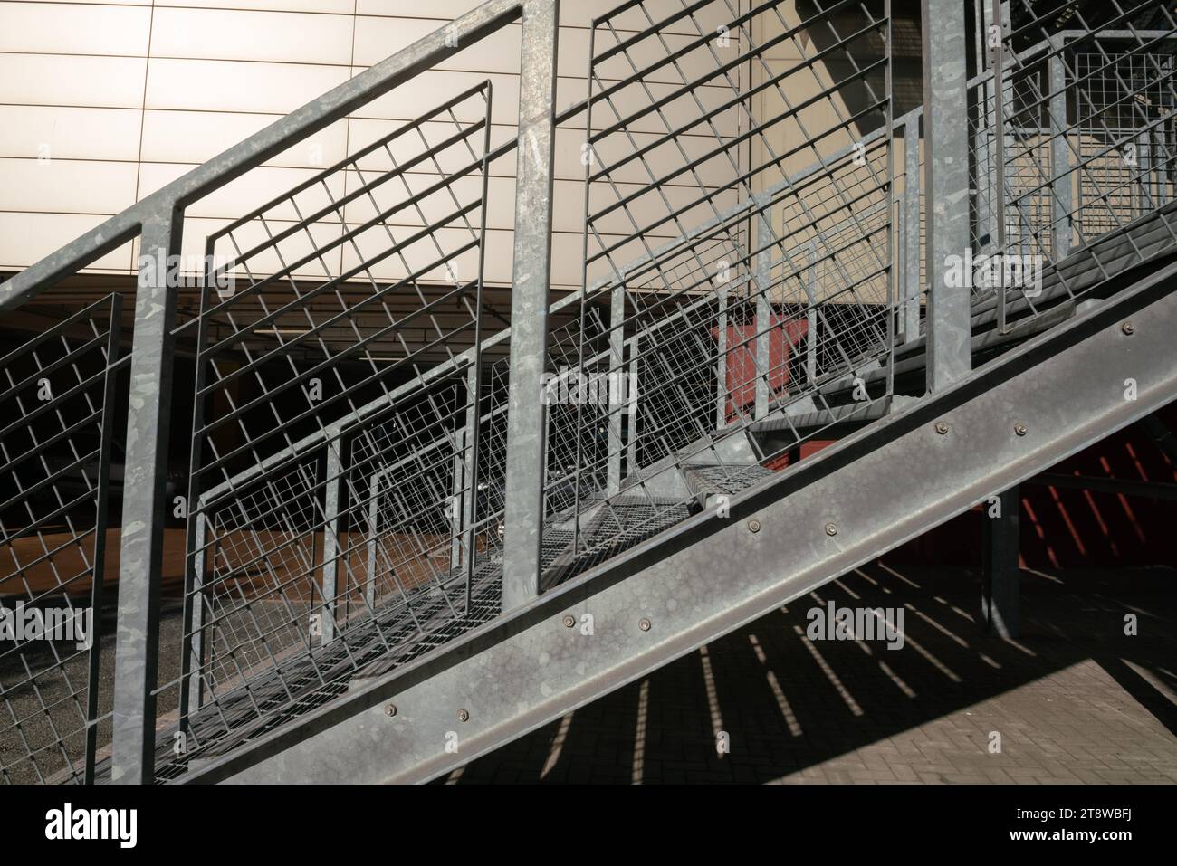 escalier d'évacuation en cas d'incendie, passage piétonnier pour sortie ...