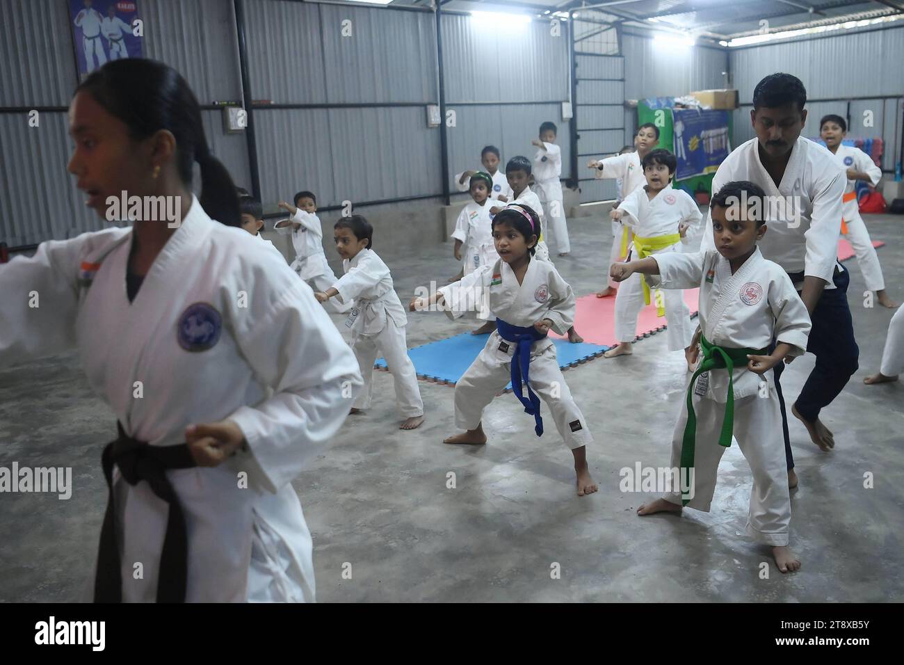 Des enfants, qui sont des étudiants de l'Association Shotokan Karate-Do ...