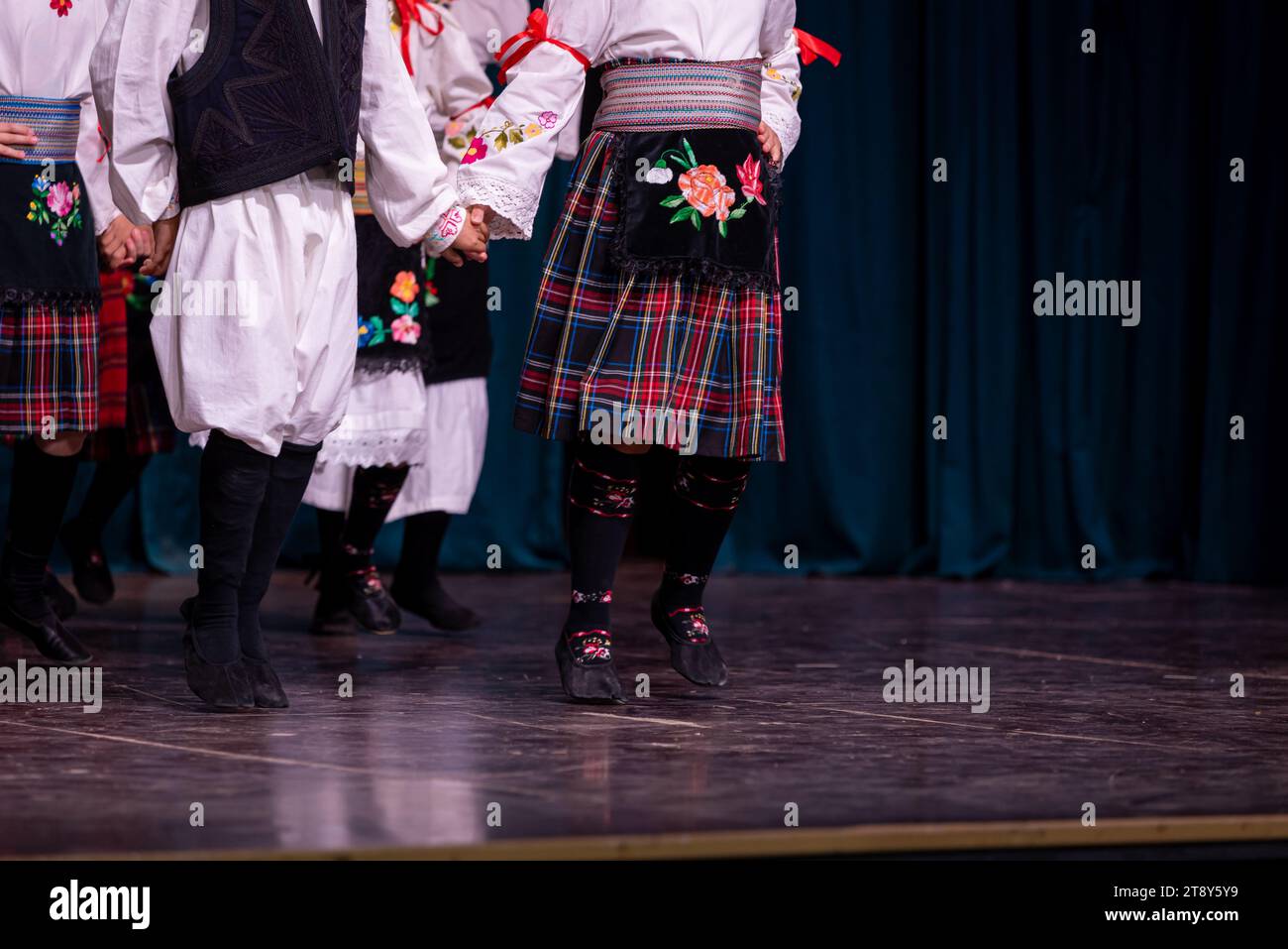 Serbian national costume Banque de photographies et d’images à haute ...