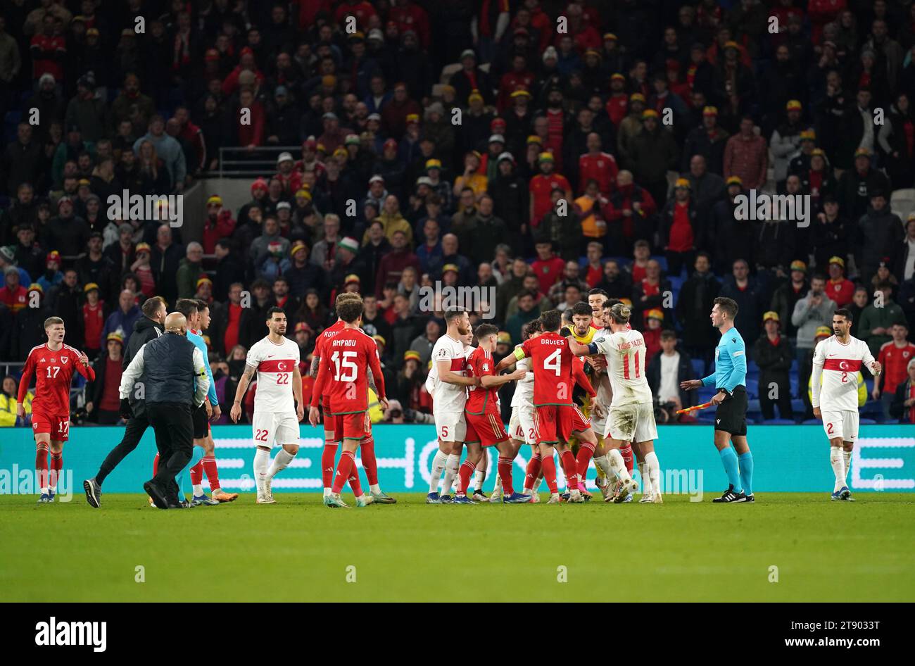 Les tempéraments s'intensifient après le match de qualification du ...