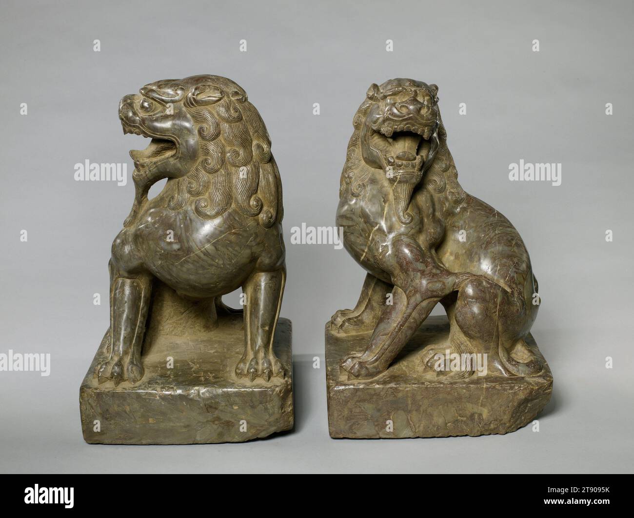 Lion gardien, un d'une paire, 8e siècle, 21 x 11 x 12 3/8 po. (53,34 x ...