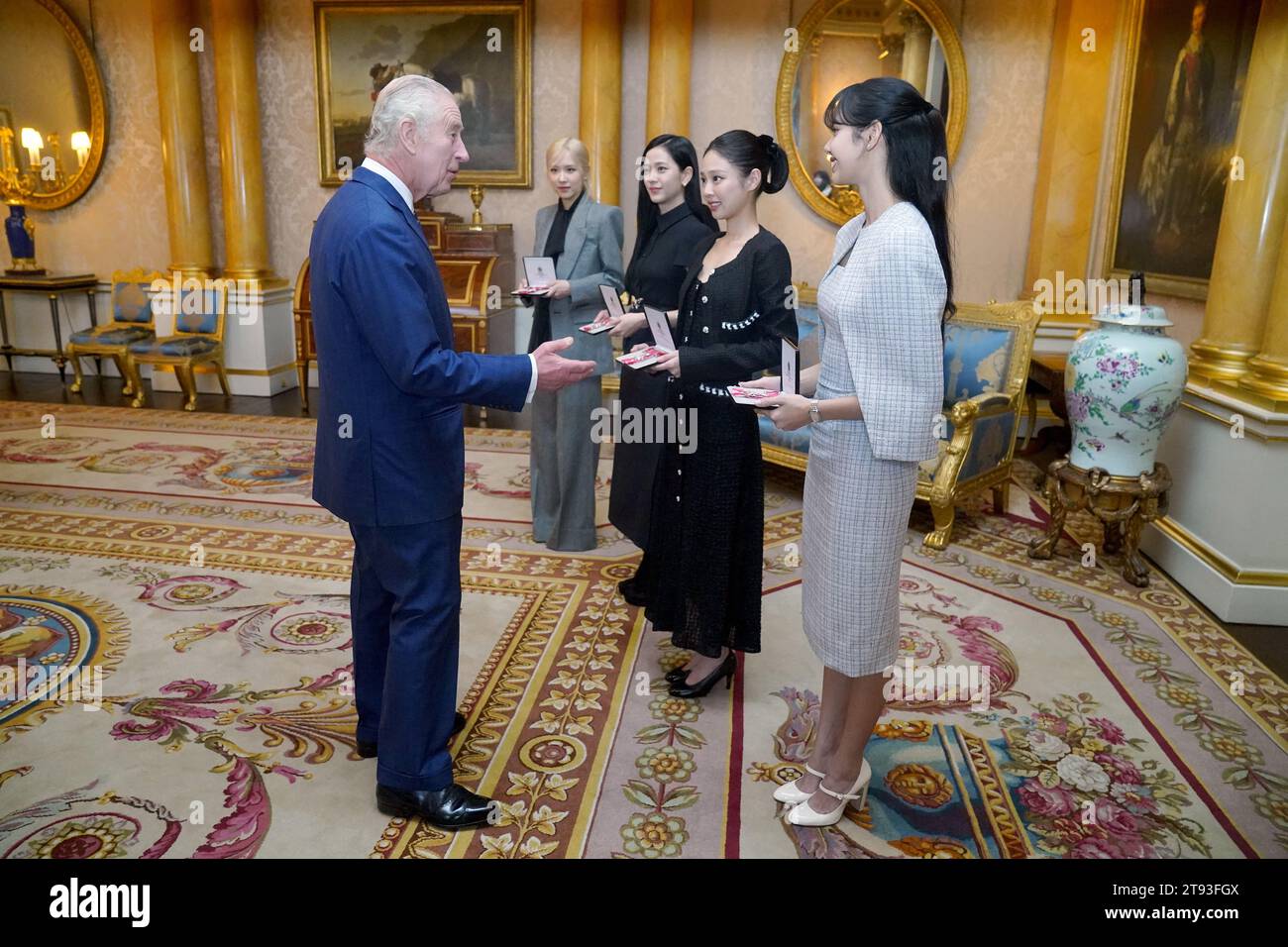 King Charles III avec présents les membres du groupe K-Pop Blackpink ...