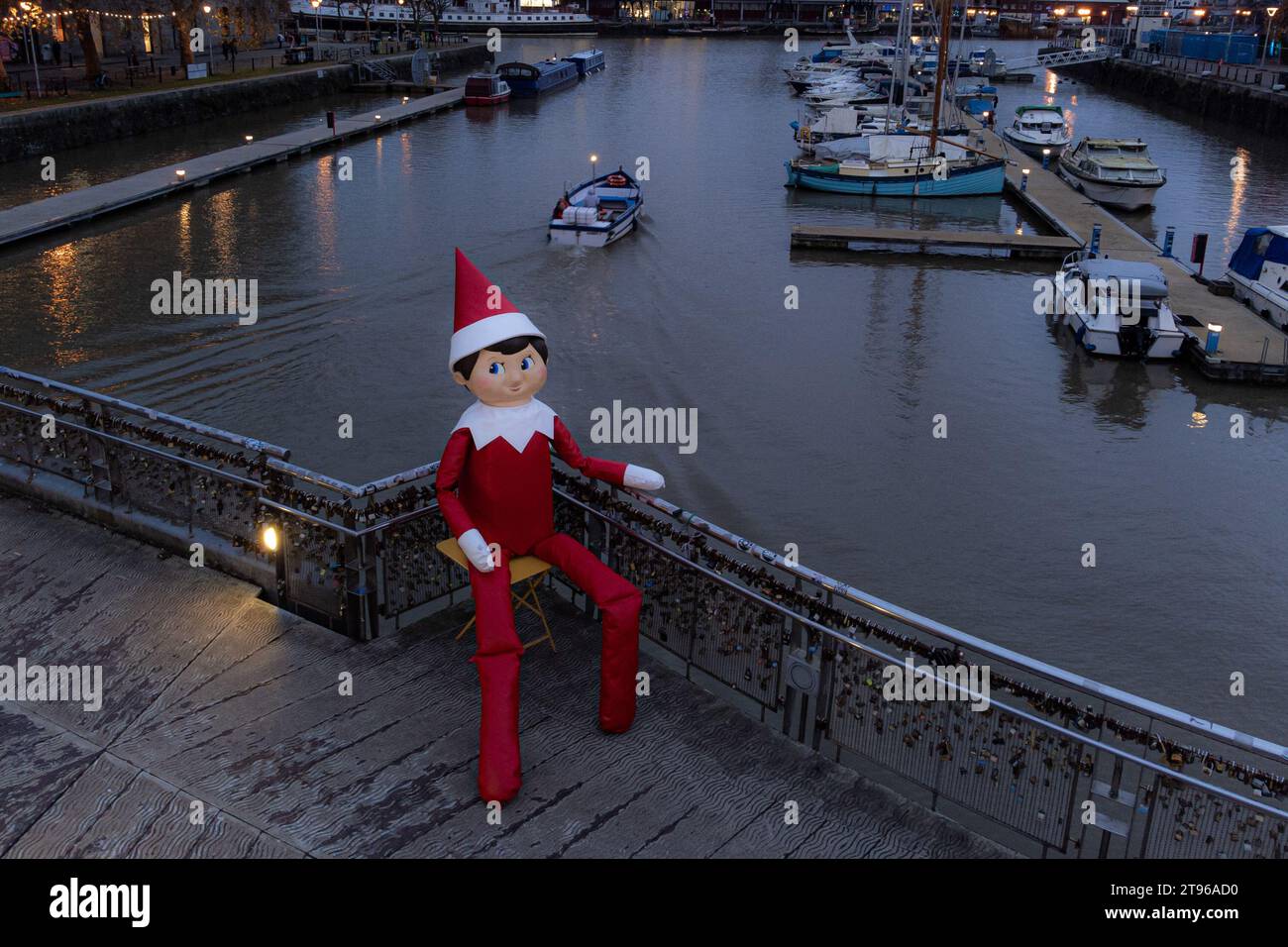 Une version de 15 pieds de The Elf on the Shelf de la Lumistella ...