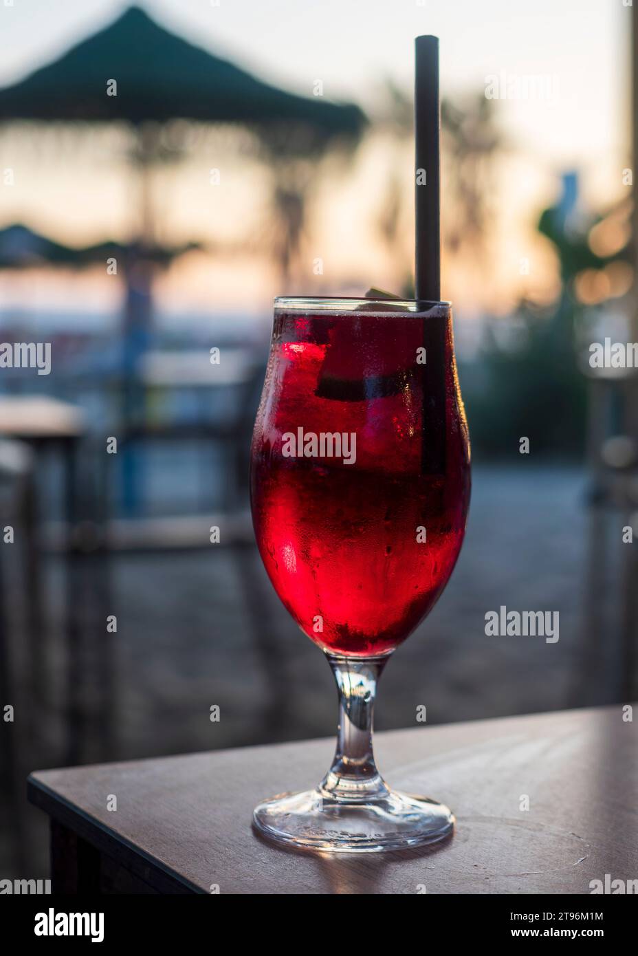 Boisson rouge mer Banque de photographies et d’images à haute ...