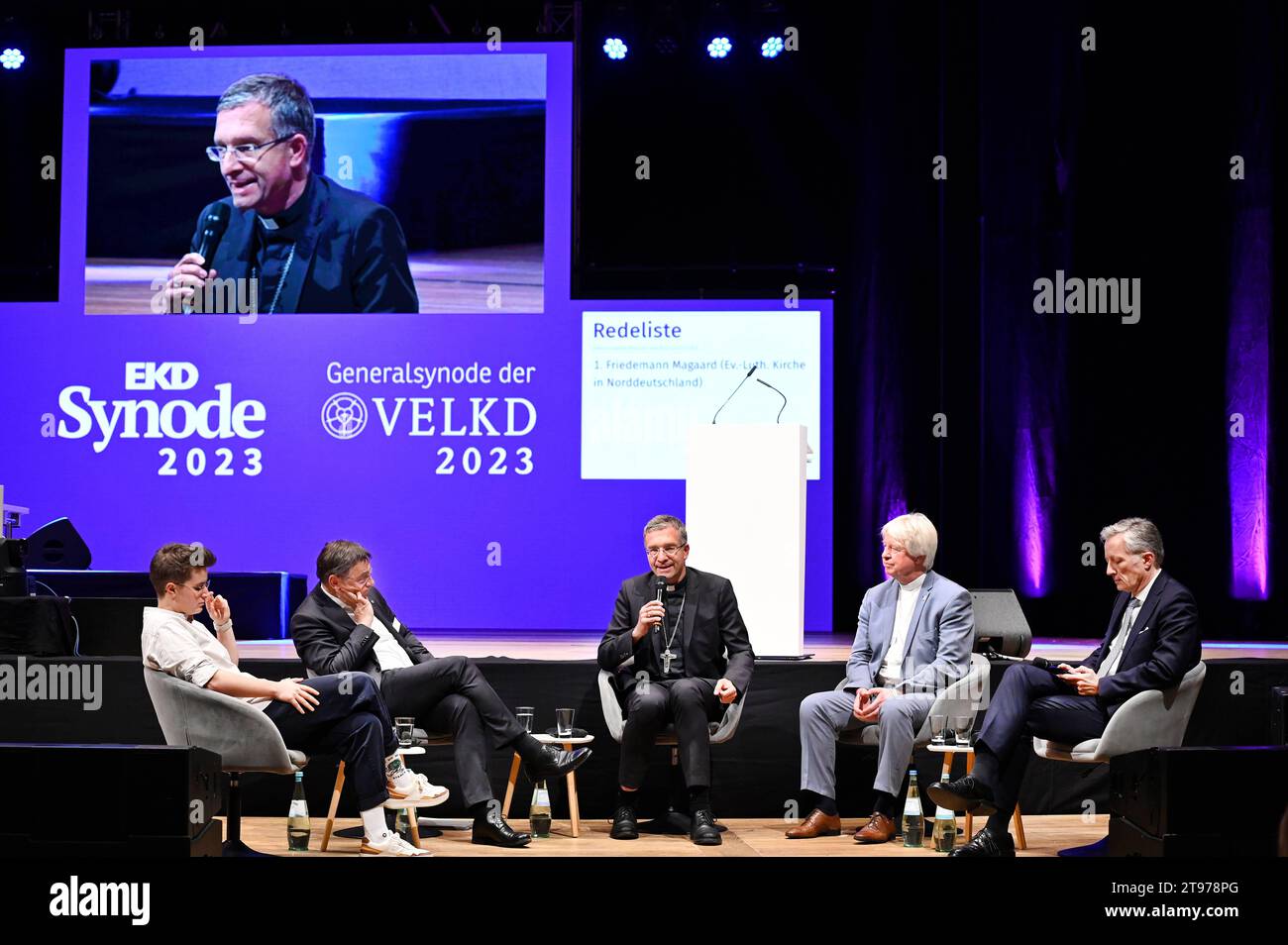 AM Sonntag 12.11.2023 chapeau à Ulm die Synode der Evangelischen Kirche ...
