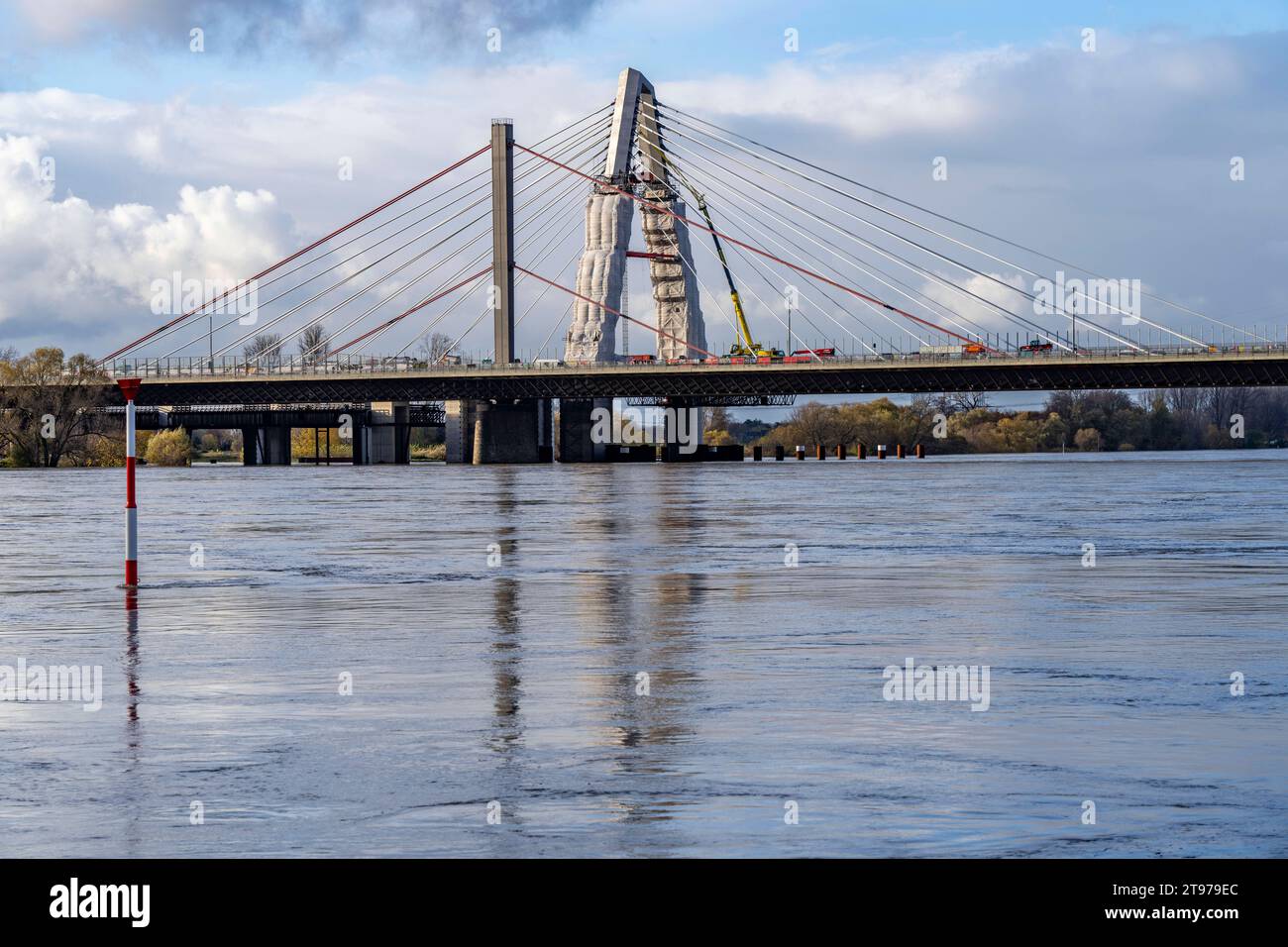 Neubau der Autobahnbrücke der A1 über den Rhein BEI Leverkusen, nach der Fertigstellung der ...