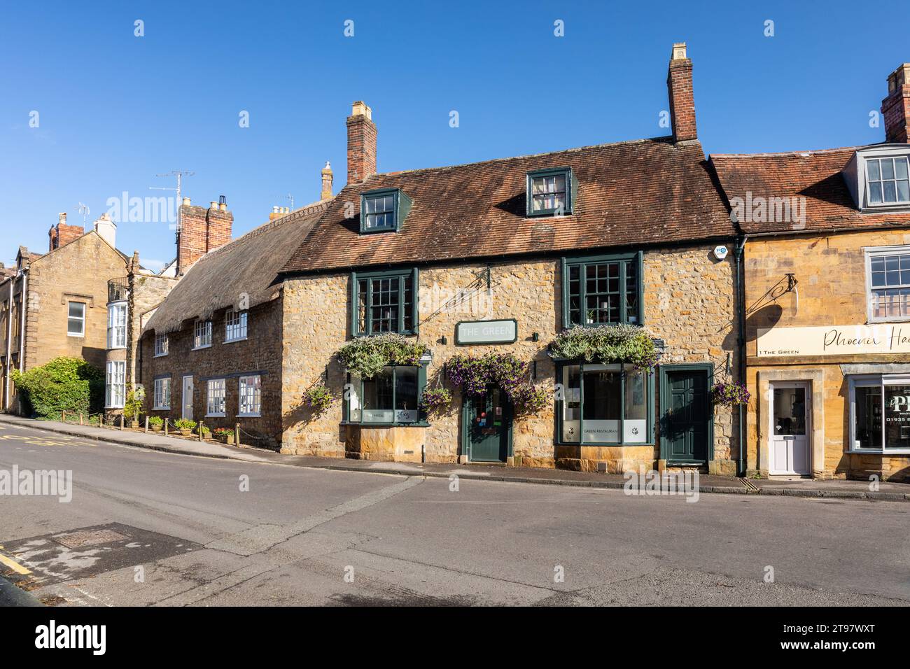 Le restaurant vert sherborne Banque de photographies et d’images à ...