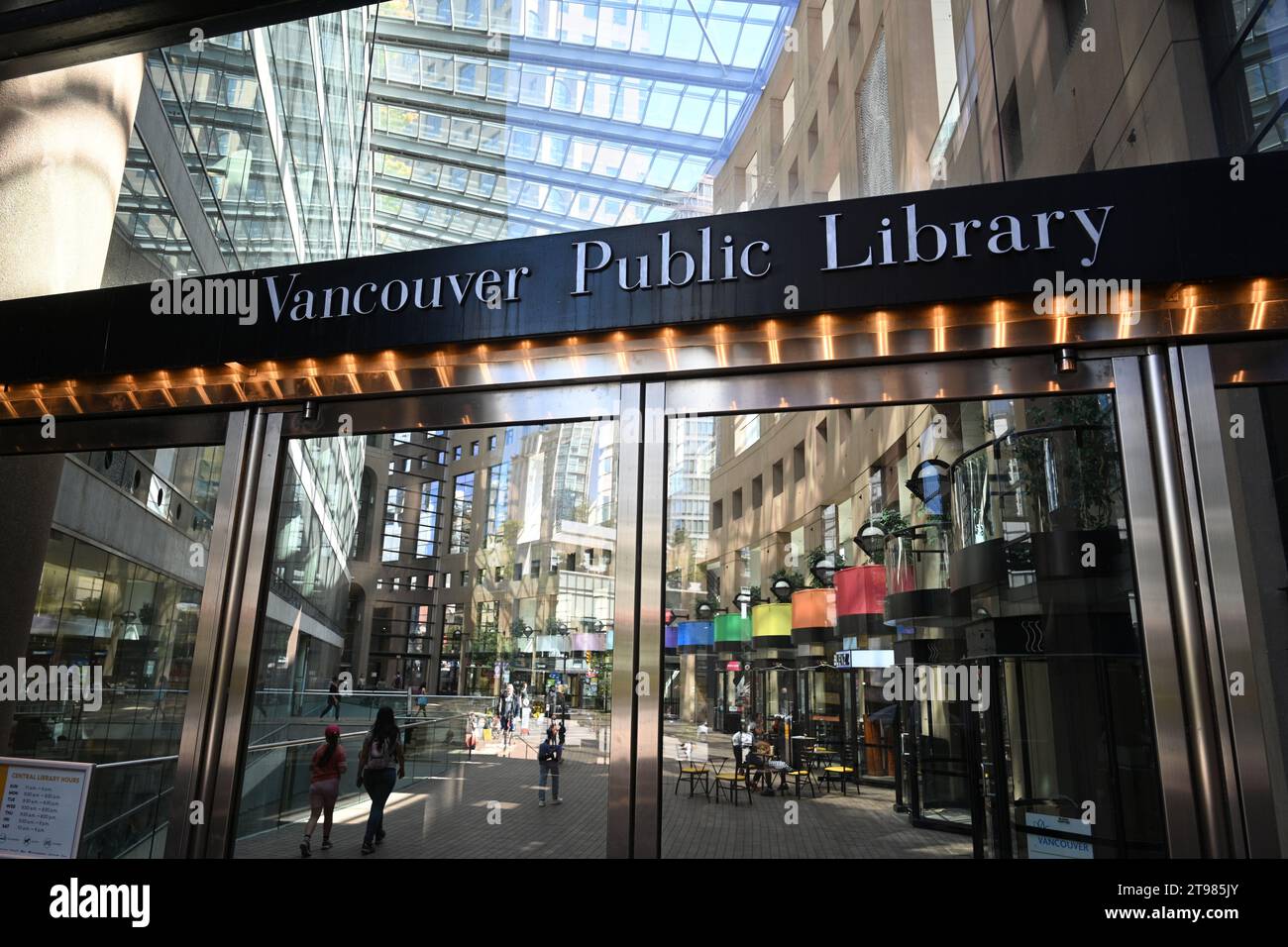 Intérieur de la bibliothèque de vancouver Banque de photographies et d ...