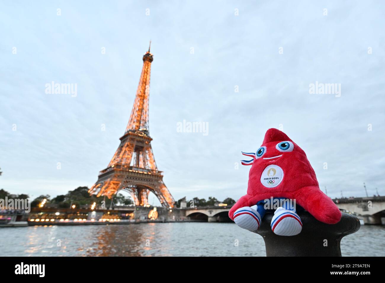 Paris olympics 2024 eiffel Banque de photographies et d’images à haute résolution - Alamy