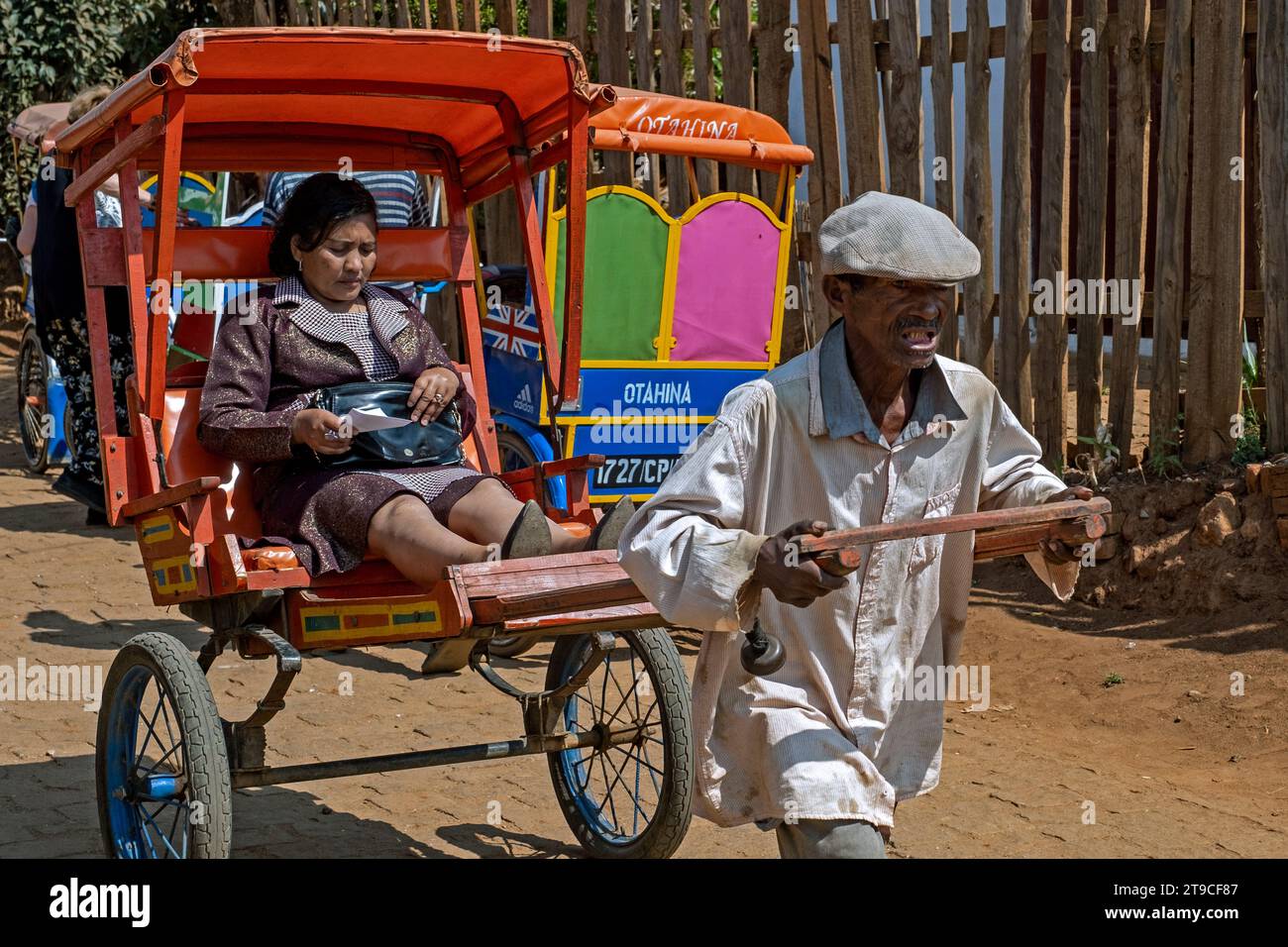 Femme vieille malgache Banque de photographies et d’images à haute ...