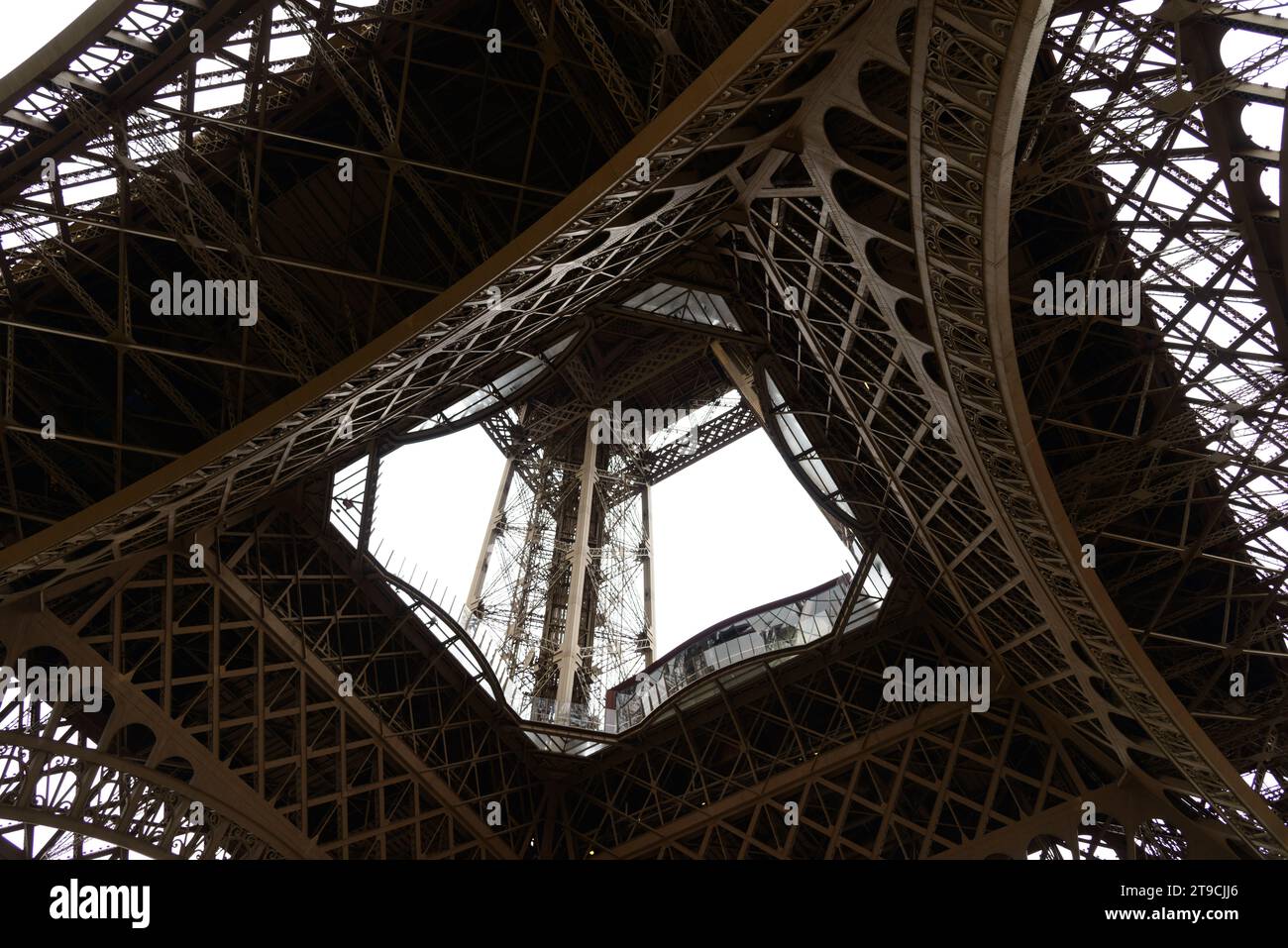Détails de la conception de la structure de la Tour Eiffel Photo Stock ...