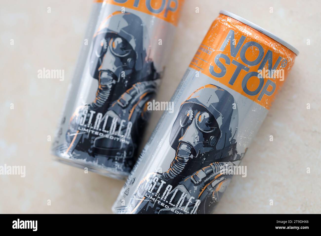 KIEV, UKRAINE - 31 OCTOBRE 2023 boisson énergétique non Stop avec ...